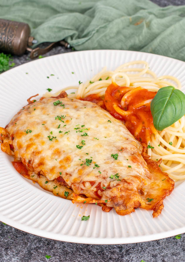 Snitel de Pui Gratinat - Hai Sa Papam!